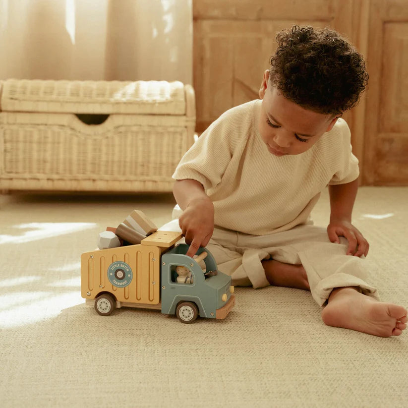 Garbage Truck – Daisy and Hen