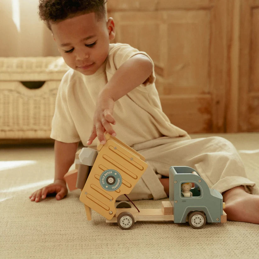 Garbage Truck – Daisy and Hen