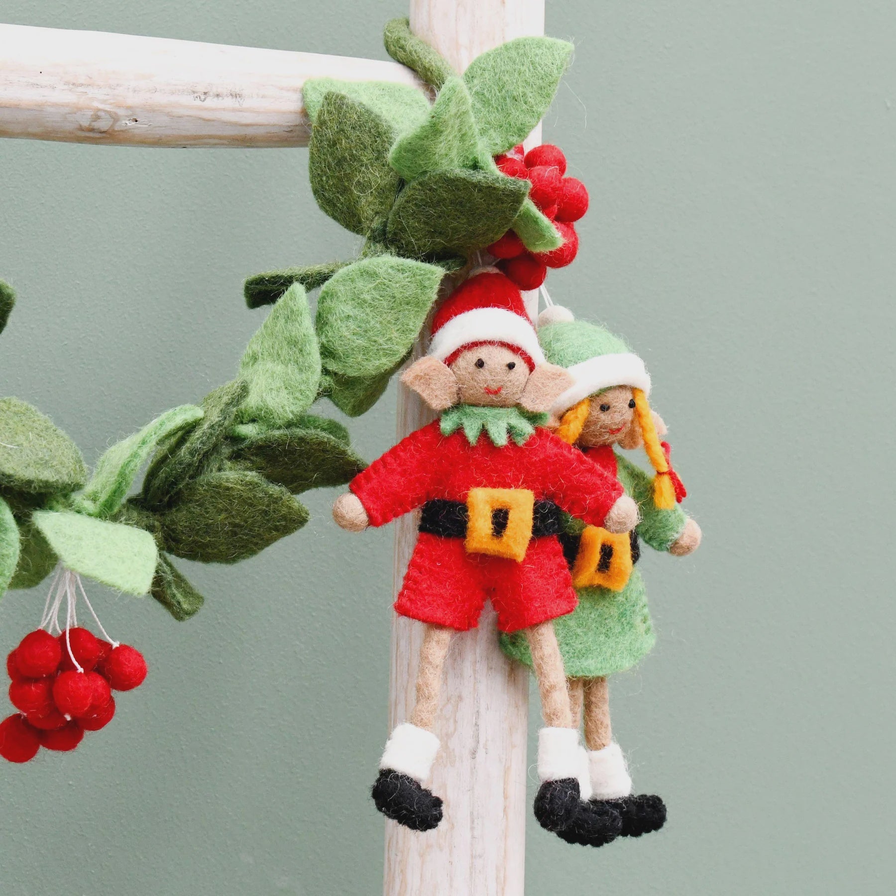 Felt Christmas Elves (Pair) – Daisy and Hen