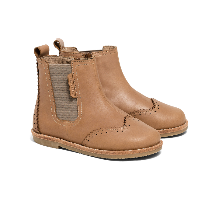 Pretty Brave – Daisy and Hen